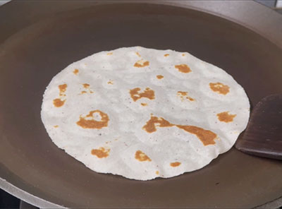 Kayi rotti recipe | How to make coconut roti | Thenginakayi akki rotti ...