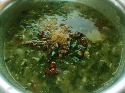 Massoppu saaru recipe | How to make masoppu saaru and ragi muddde ...