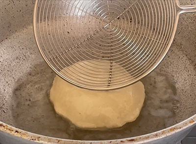 Rave poori recipe | How to make rava poori | Puri using sooji or semolina